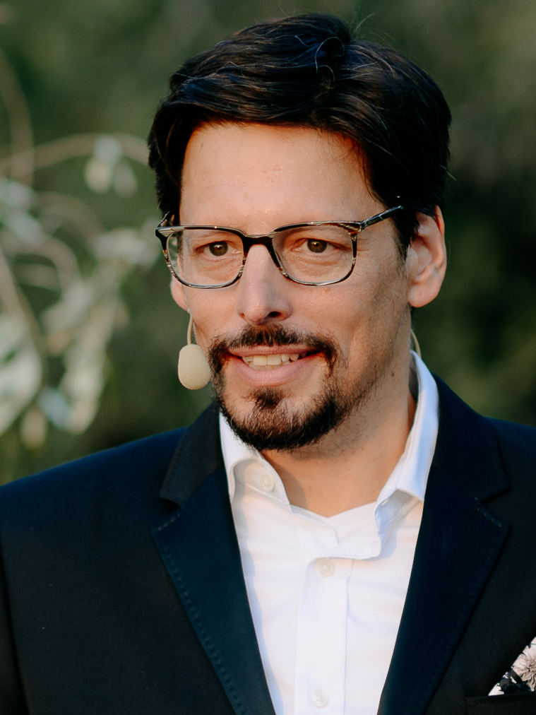 Contact & Biography - Fernando Tiberini